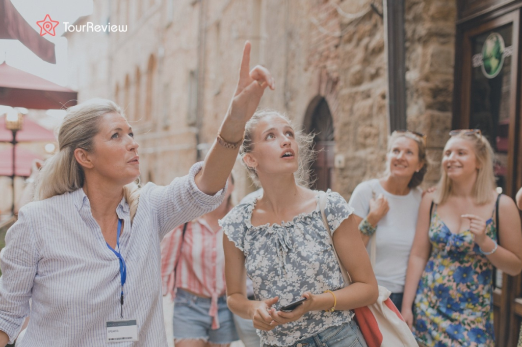 Elevating Tour Guide Excellence: How to Train the Best Tour Guides ...